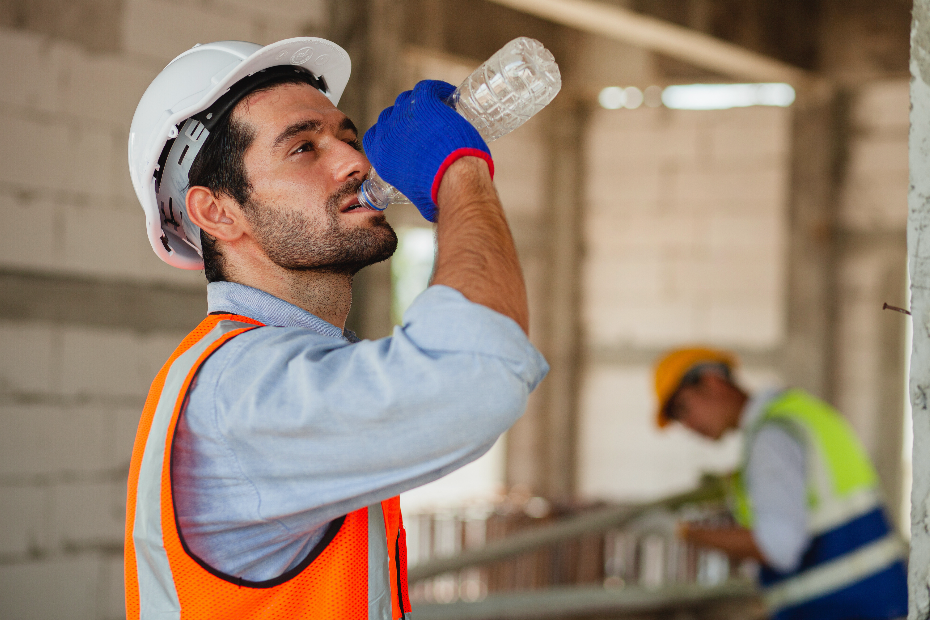 5 Dehydration Risks in Demanding Work Environments – PREPD Hydration